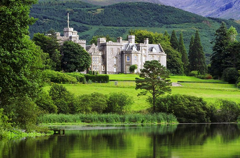 Inverlochy Castle - Art in Voyage